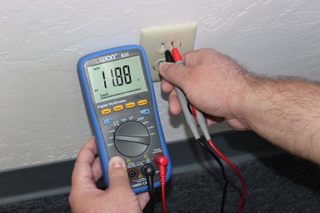 Testing An Electrical Outlet Using A Digital Multimeter Simply