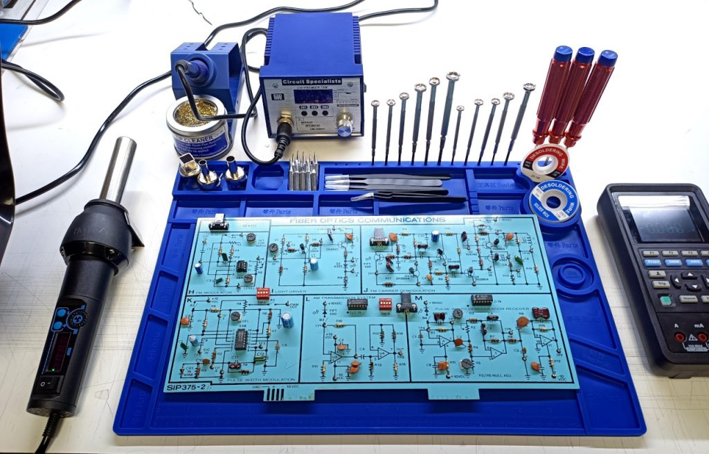 Electronic Mastery: 8 Electronic Soldering Projects for Beginners and ...