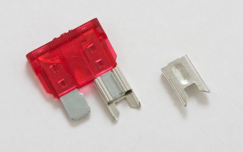 CNR-01 FUSECLIP REG. AUTOMOTIVE BLADE FUSE